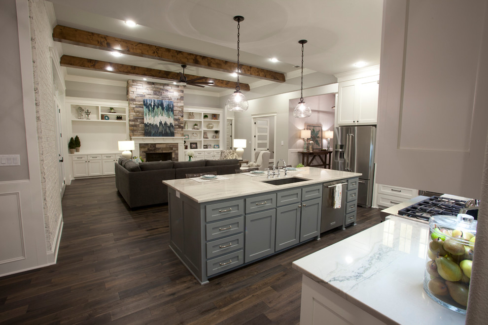 Craftsman - Craftsman - Living Room - Austin - by Mike Pardue Homes ...