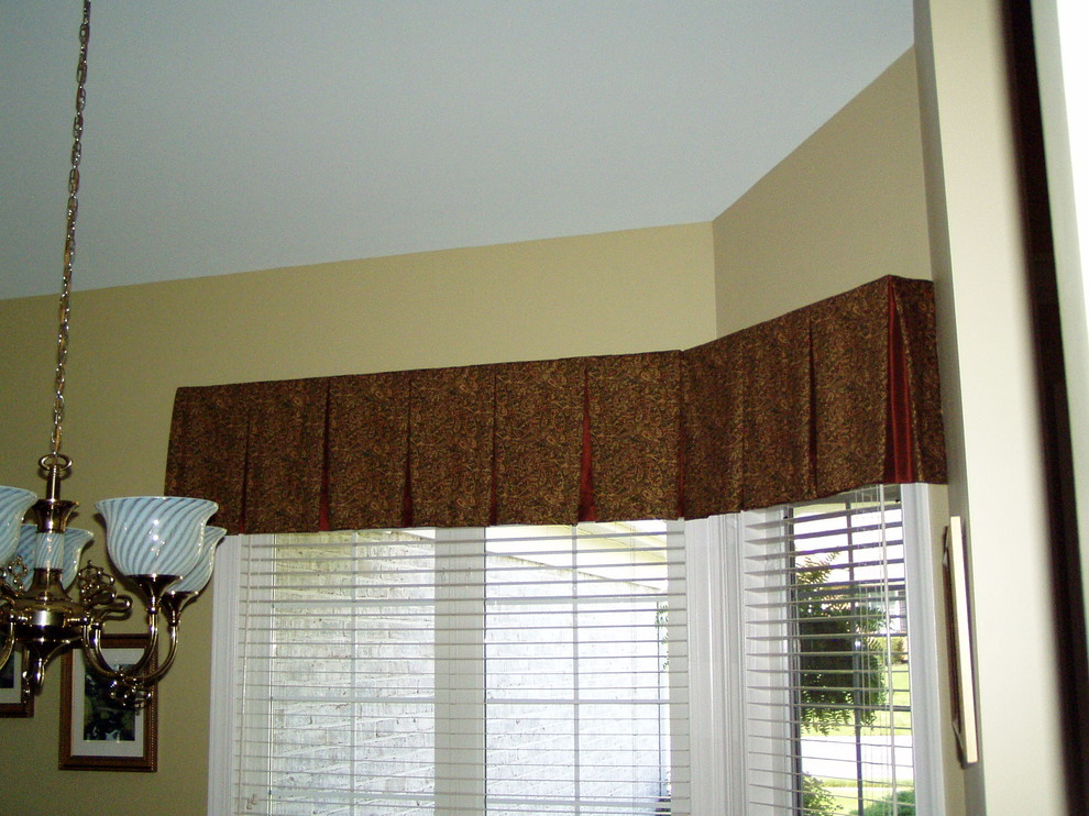 Custom Box Pleat Valance with Contrast Lining - Traditional - Living ...