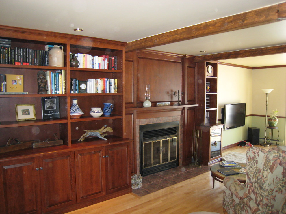Custom wall unit - Traditional - Living Room - Montreal - by Kubes ...