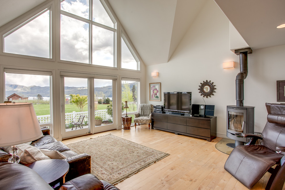 Division St, Manson, WA - Farmhouse - Living Room - Seattle - by Travis ...