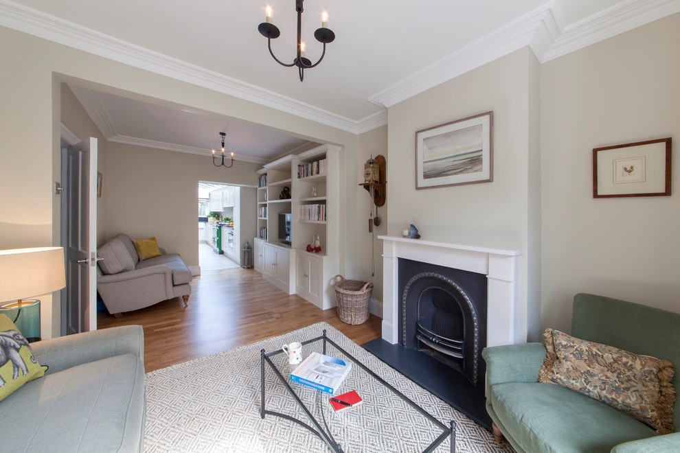 Double reception room in Victorian terraced cottage - Traditional ...