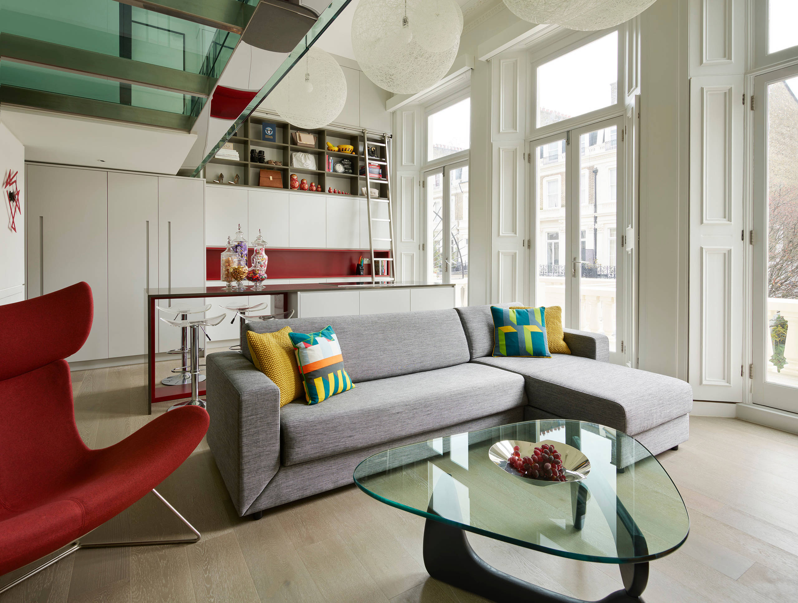 Houzz Tour: A Small Studio Apartment Gets a Mezzanine Bedroom