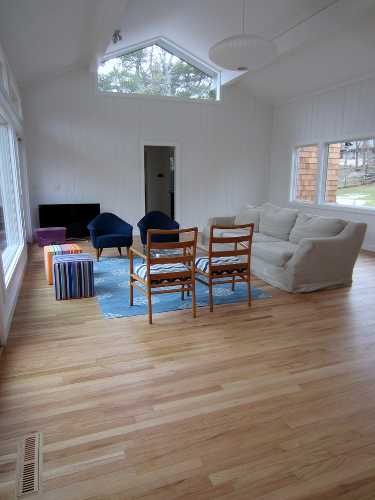 EAST HAMPTON 2 1/4" RED OAK INSTALLED & FINISHED W BONA AMBERSEAL AND ...
