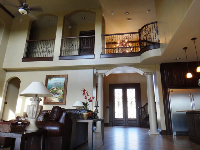 Foyer Iron Doors - Méditerranéen - Salon - Dallas | Houzz