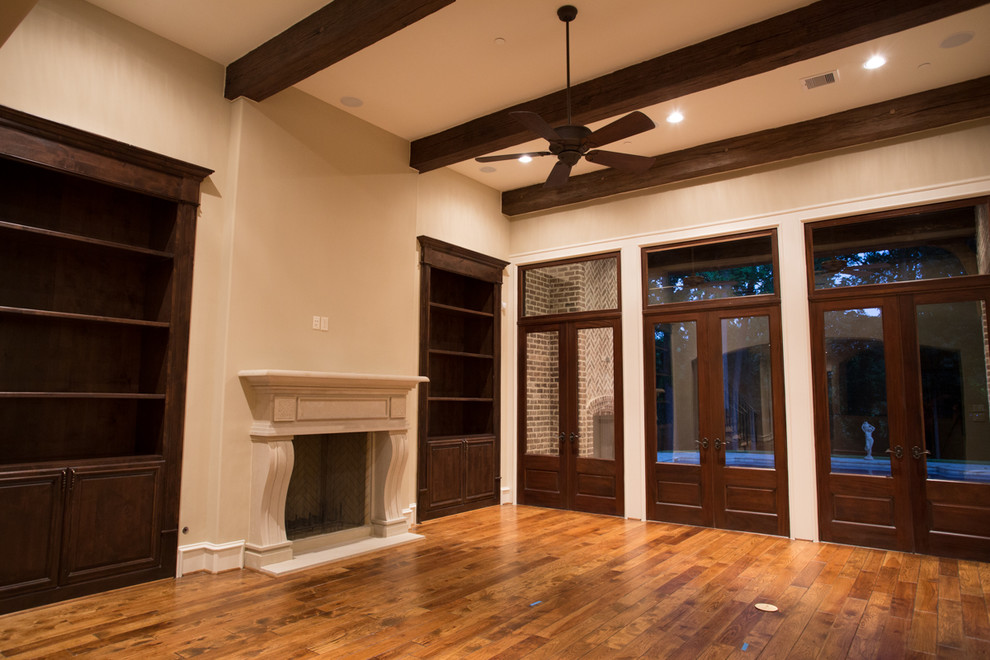Houston Traditional - Traditional - Living Room - Houston - by Carrera ...