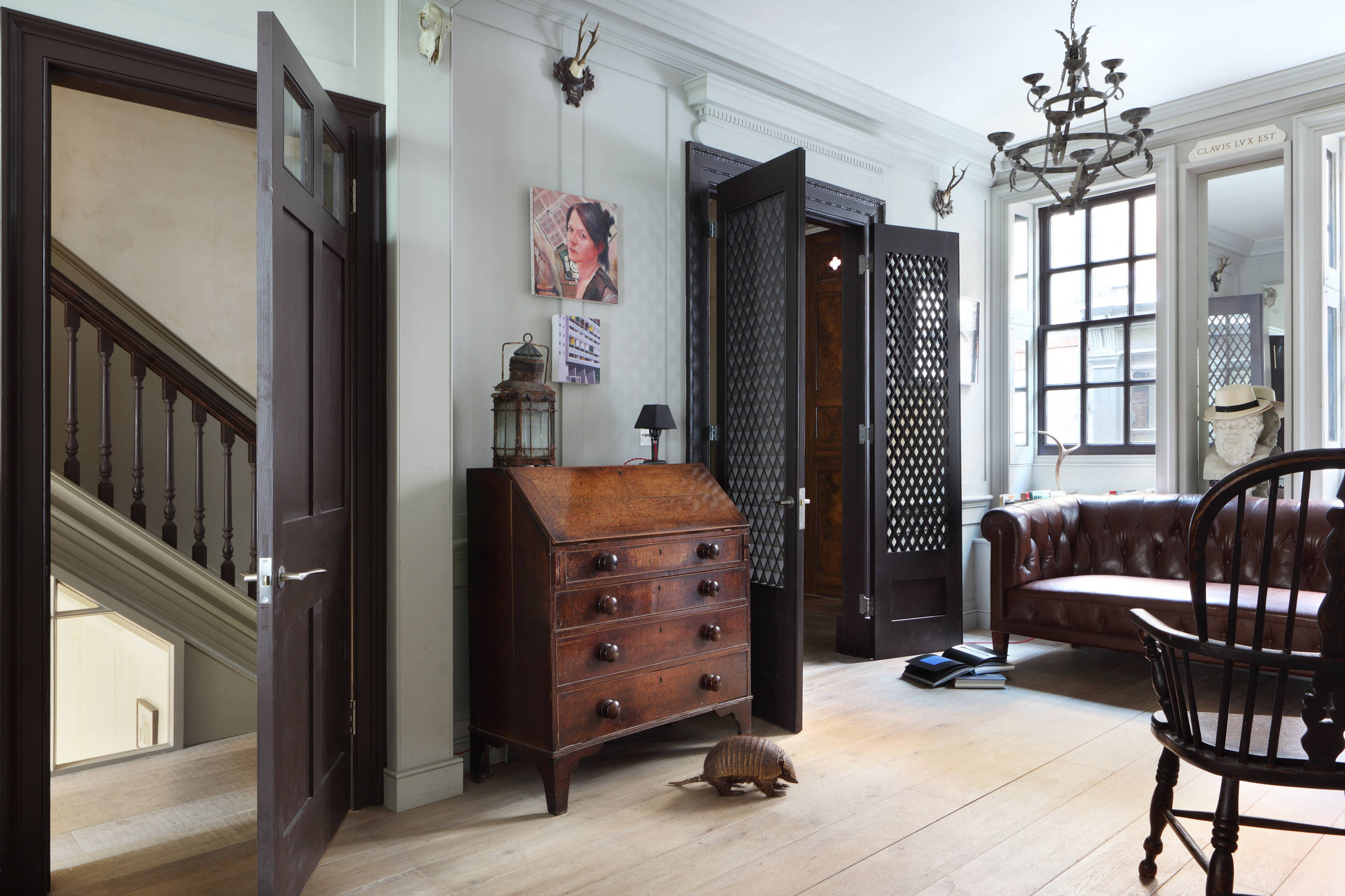 Decorating: How to Incorporate Dark Wood Furniture into Any Space ...