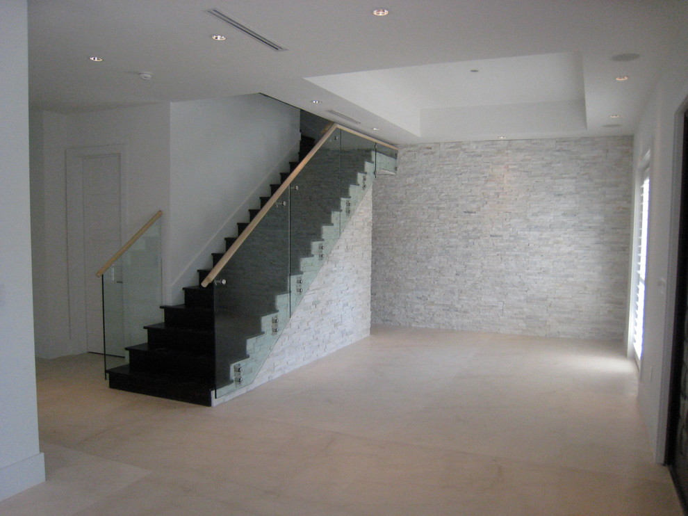 Staircase with CRYSTAL WHITE Ledgestone natural stone panels - Modern ...
