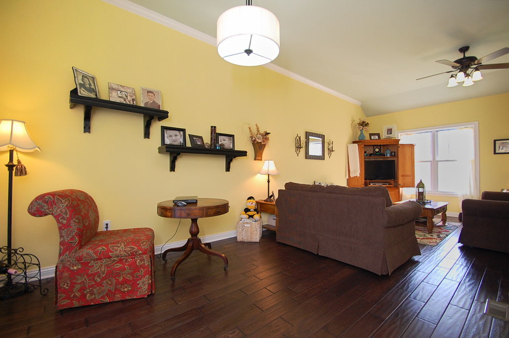 Lily, Elmcrest - Traditional - Living Room - Louisville - by Sanctuary Homes and Remodeling | Houzz
