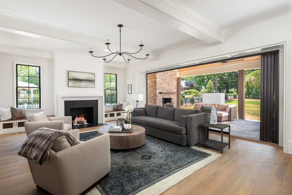 Living Room Doors Open - Klassisch - Wohnbereich - Charlotte - von Pike ...