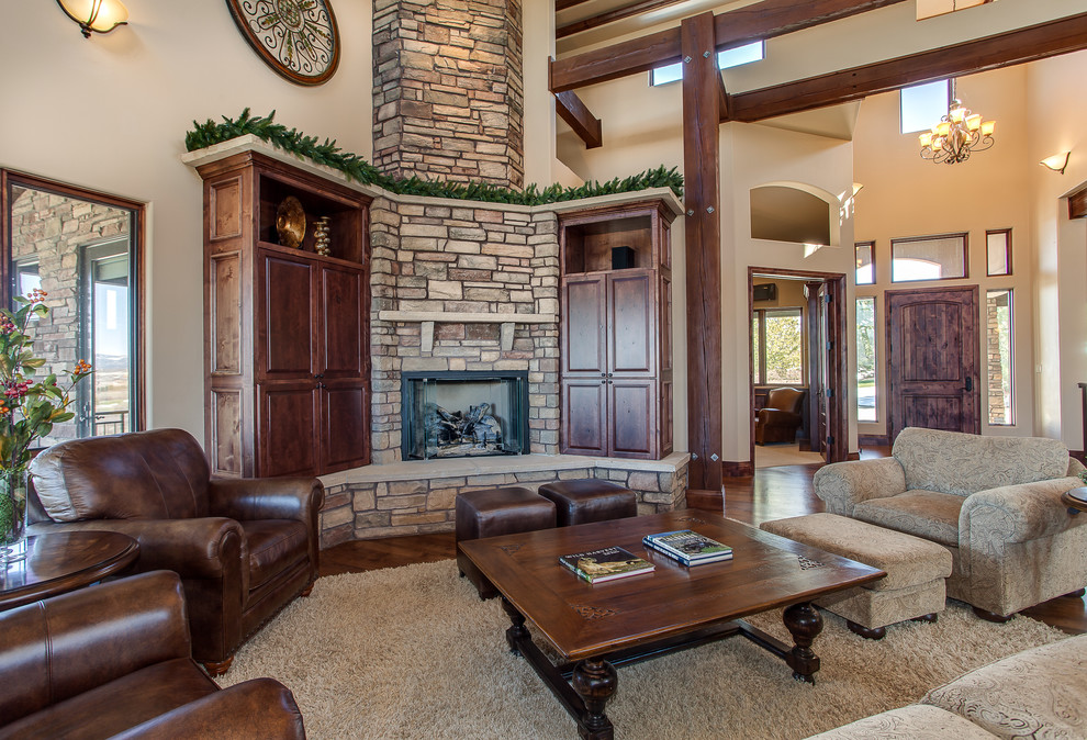 Living Room with Two Story Fireplace & Massive Beams - Wohnbereich ...