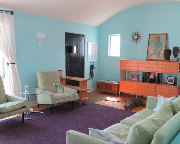 Maggie's Closet Makeover in Los Angeles - Minimalistisch - Wohnbereich ...