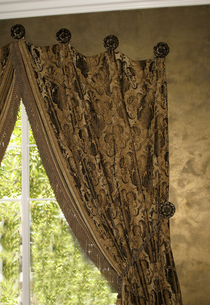Medallion Drapery - Traditional - Living Room - Los Angeles - by Anna ...