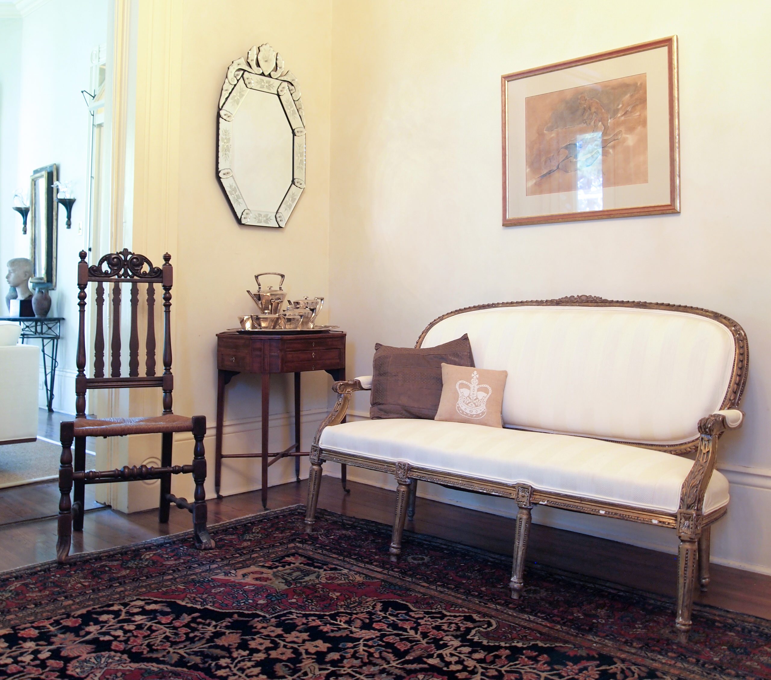 My Houzz: Art and Antiques in a Louisiana Center-Hall Cottage