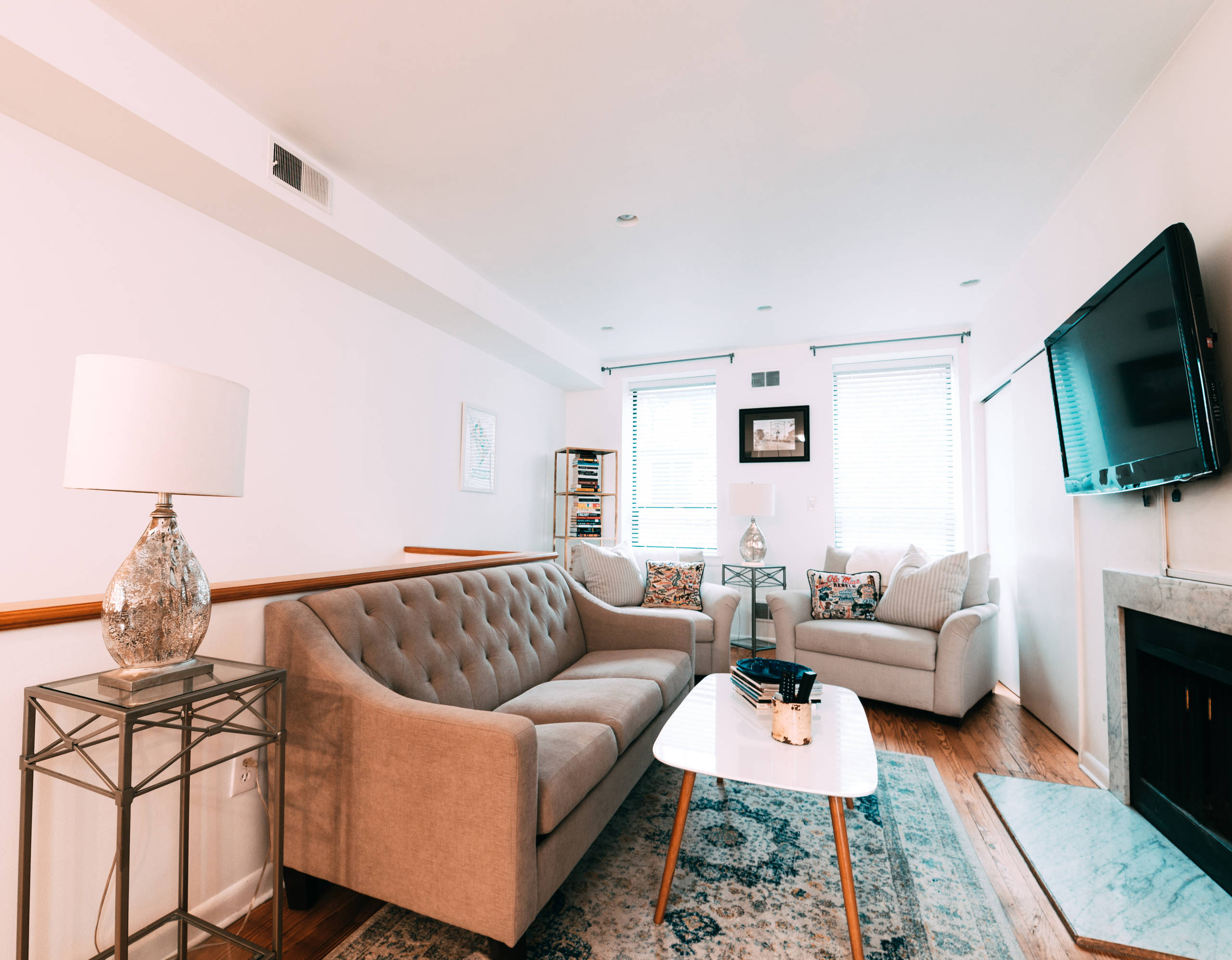 My Houzz: Cozy, Clean Style in a D.C. Row House Apartment