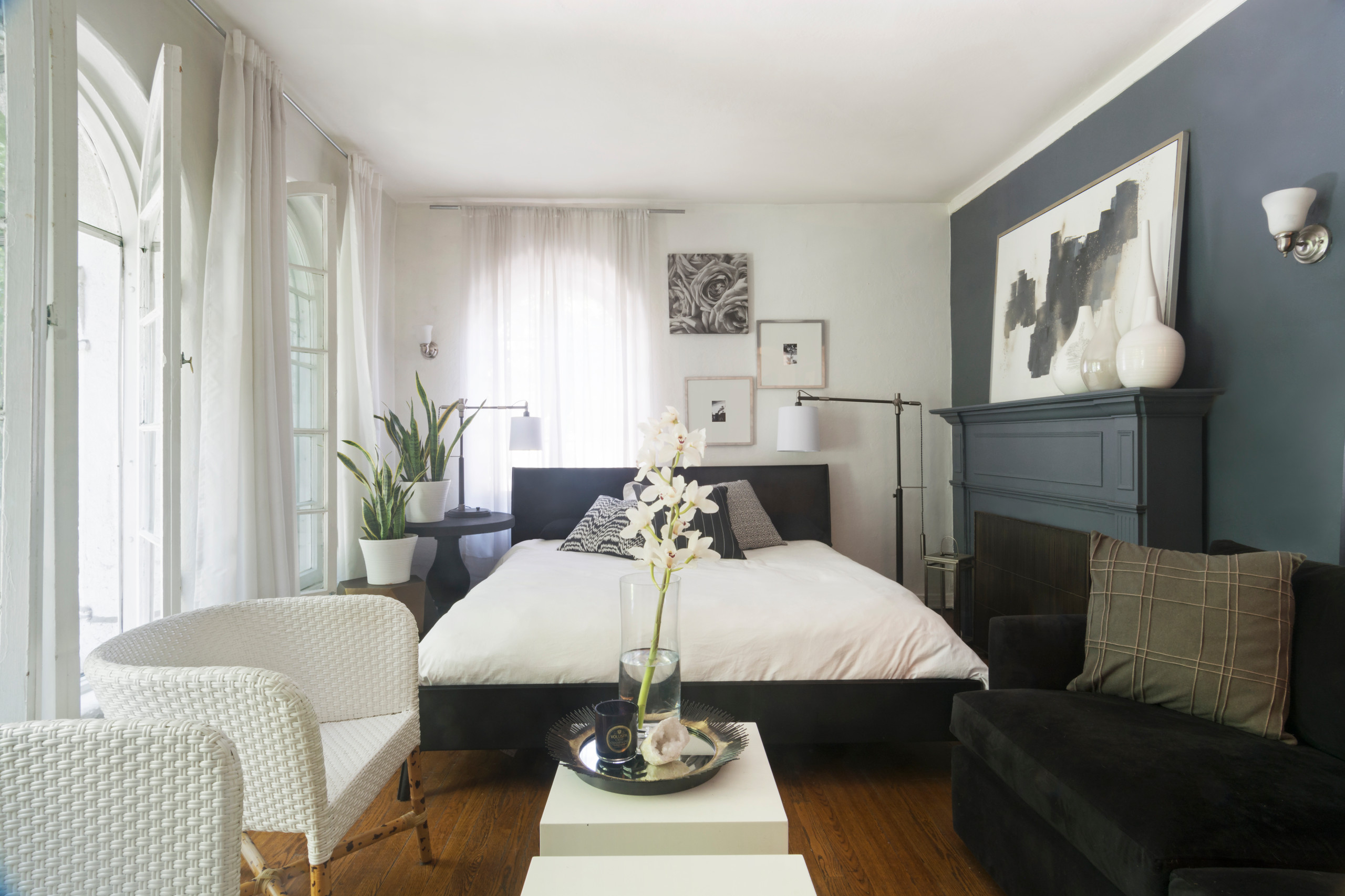My Houzz: A 550-Square-Foot Studio Gets High-Contrast Style