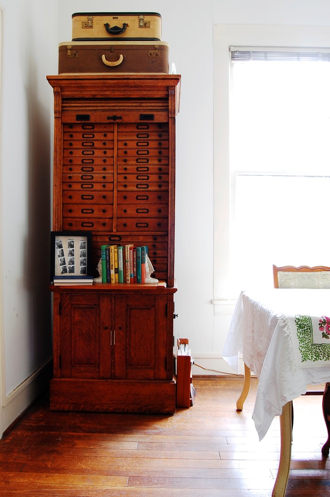 My Houzz: Mid-Century Modern Décor meets Bold Textiles in a Mississippi ...