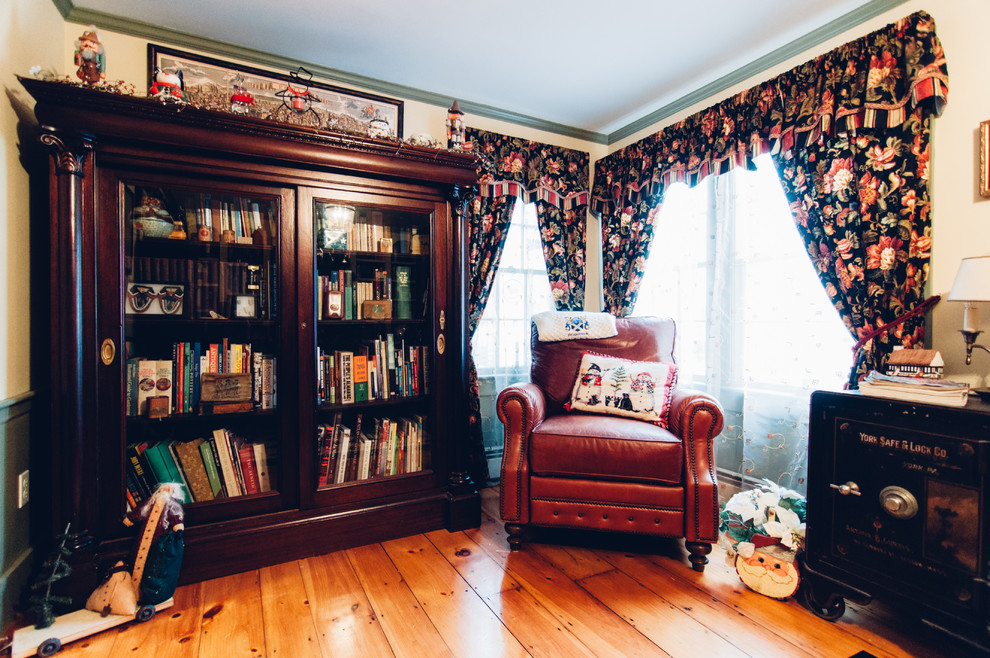 My Houzz: Traditional Christmas Charm in an Updated 1840s Home ...
