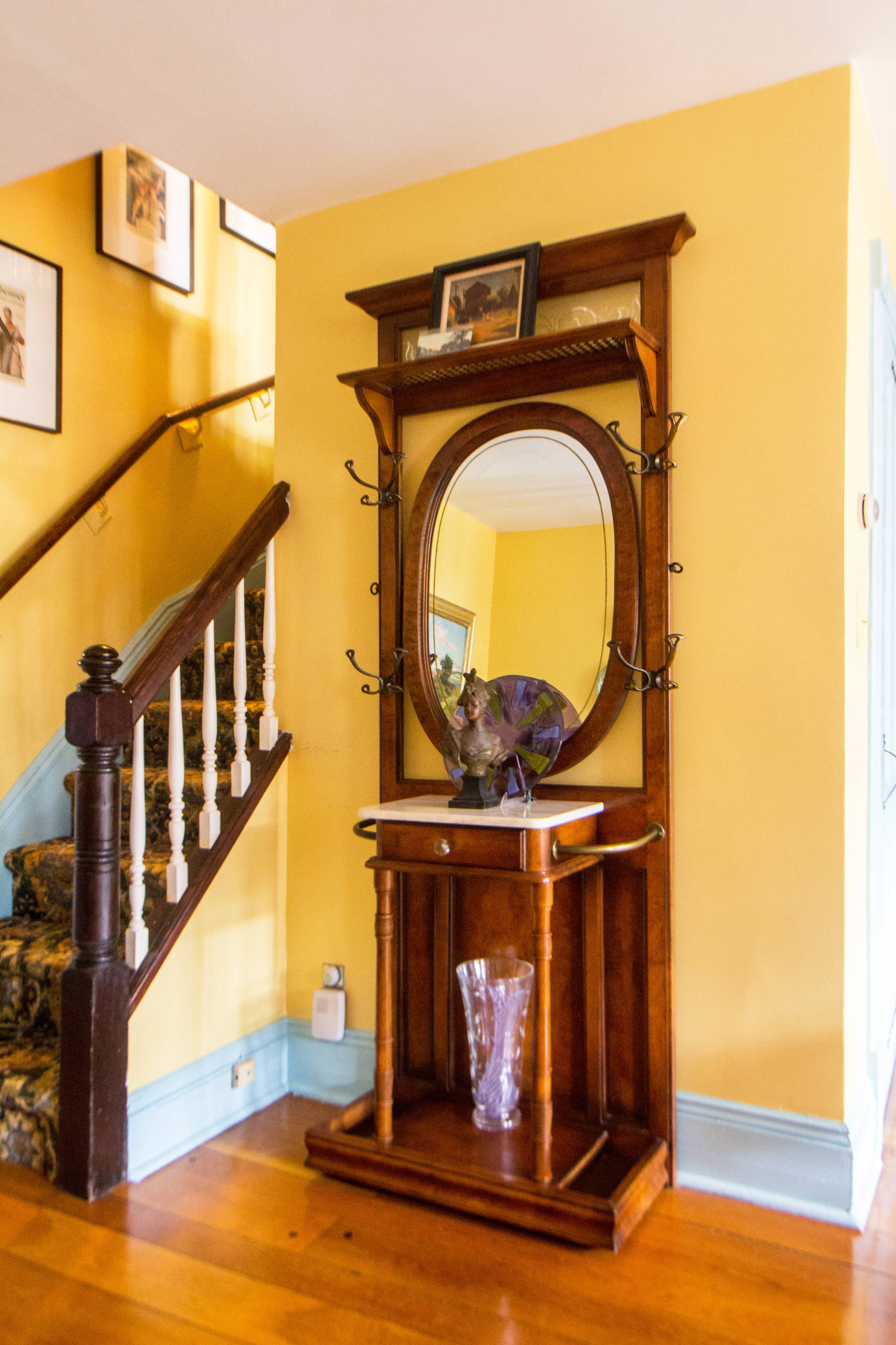 My Houzz: Vibrant Victorian Row House With Midcentury Style