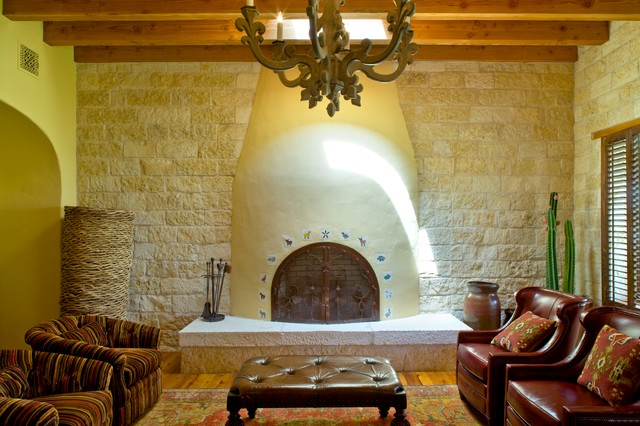 Rustic Hacienda Style Texas Ranch - Sud-Ouest Américain - Salon ...