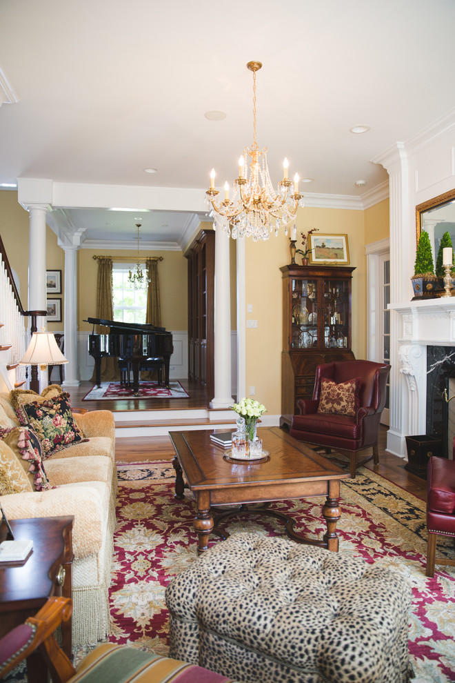 Traditional Mansion Living Room