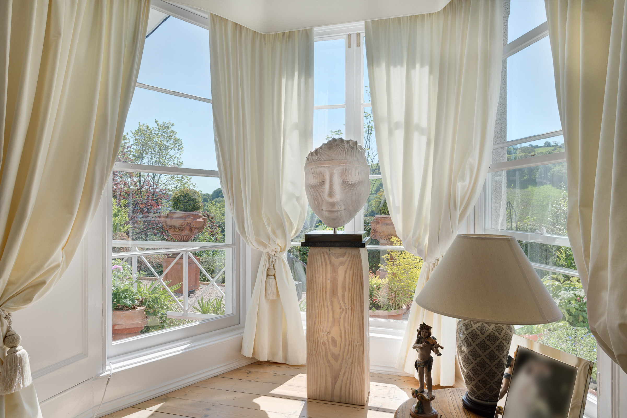Decorating: How to Dress a Bay Window | Houzz UK