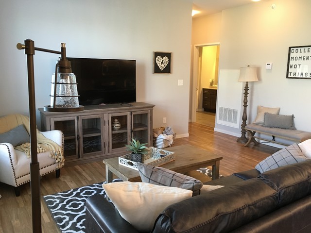 The VRBO - Traditional - Living Room - Other - by Happy Blinds | Houzz IE