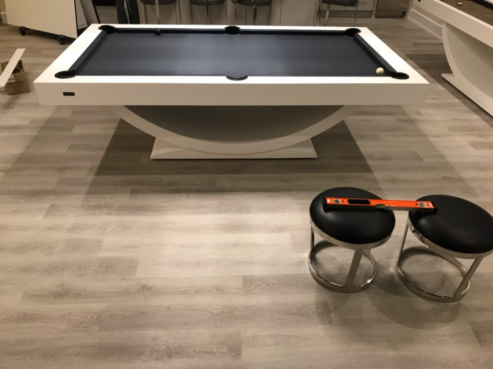 Theseus Custom High End Pool Table And Shuffleboard - Moderne - Salon ...