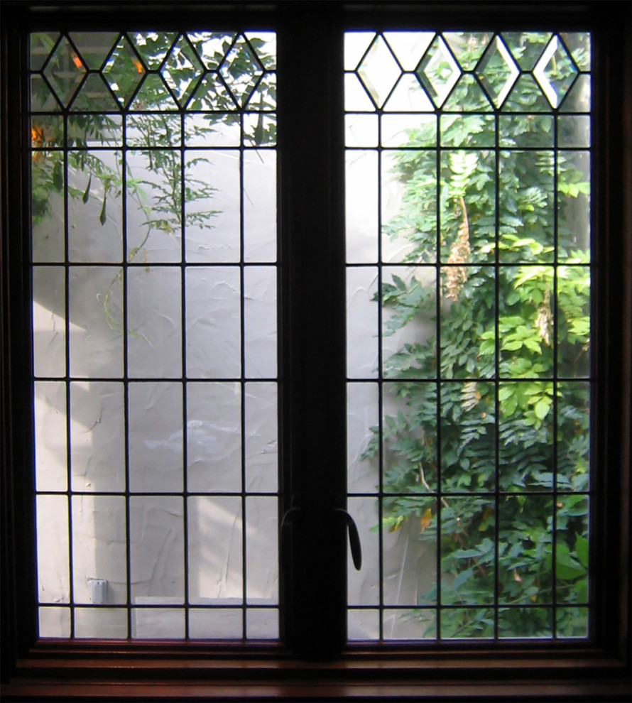 Tudor-Style Diamond Window - Style Guide - Traditional & Period ...