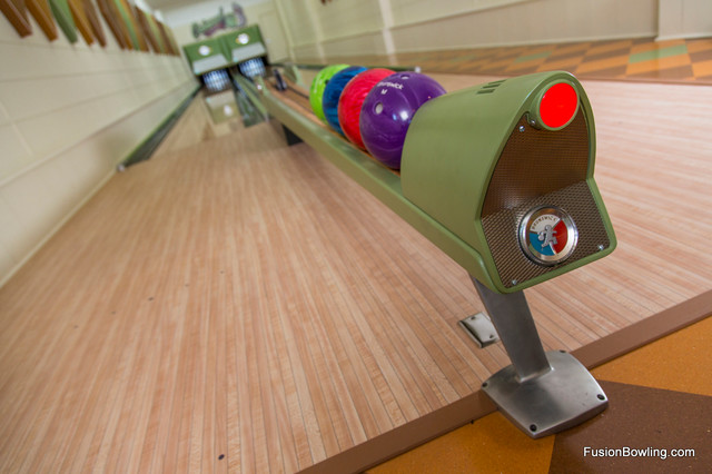 Vintage 1950s Equipment Restored for Retro Home Bowling Alley - Rétro ...