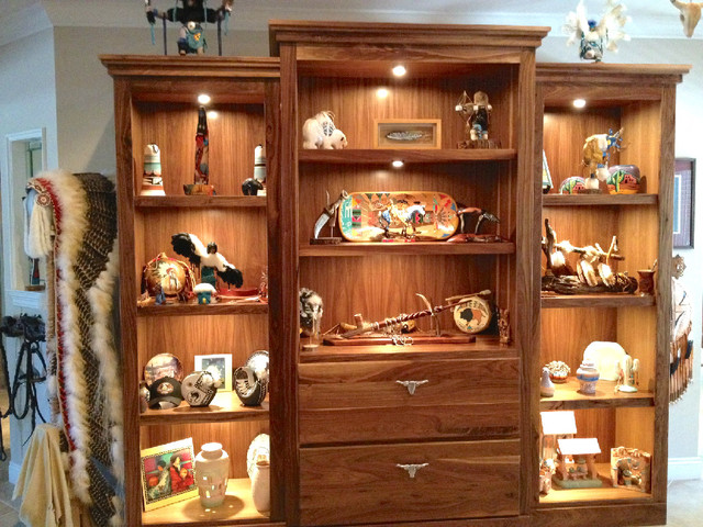 Walnut Display Case - Classique - Salon - Miami - par Larry Harmse | Houzz