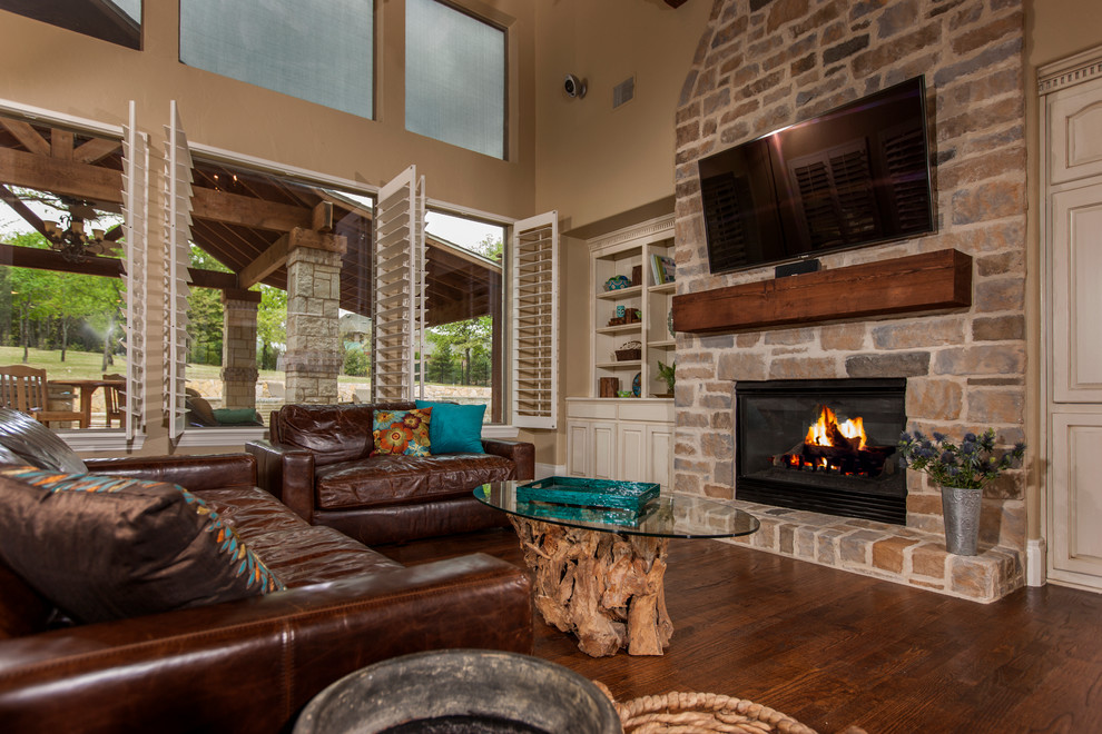 Warm Neutral Open Floor Plan - Klassisch - Wohnbereich - Dallas - von ...