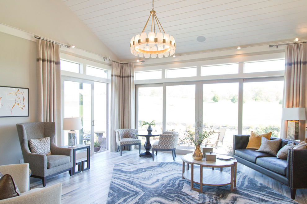 Willis Construction with Janet Alholm for KC Parade of Homes - Nyklassisk - Vardagsrum - Kansas ...