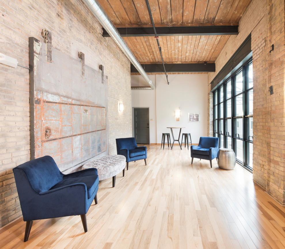 Woolen Mills Lofts - インダストリアル - リビング - ミルウォーキー - Steinhafels | Houzz (ハウズ)