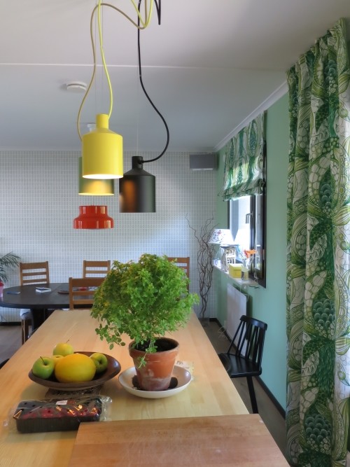 Retro färgskala, inredning och textil i barnfamiljens 70-tals hus ...