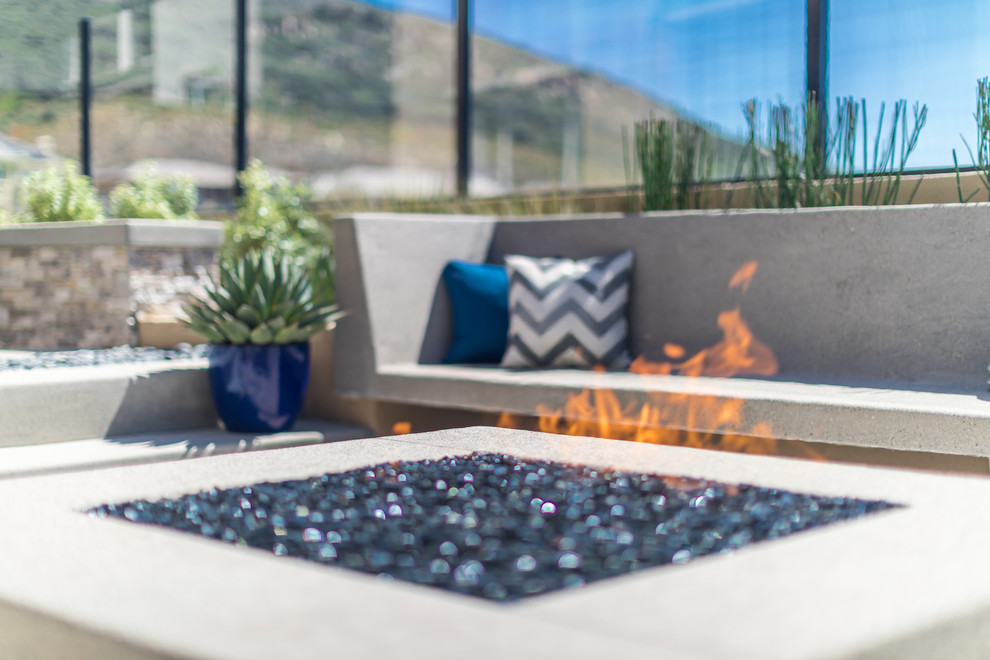 A small Modern Marvel - Modern - Patio - San Diego - by Zier Pools | Houzz