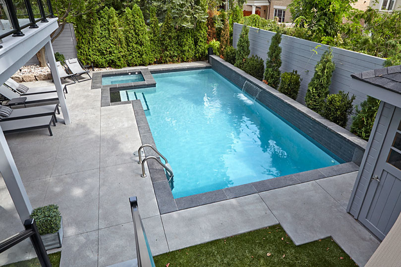 Aqua Blue- Custom Concrete Pool & Spa - Moderne - Piscine - Toronto ...