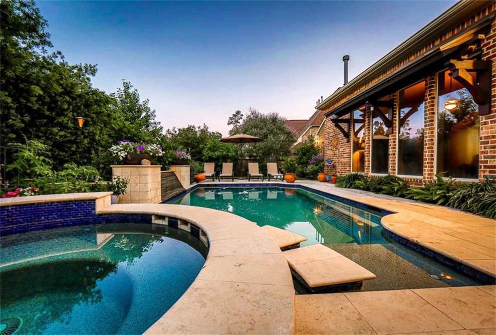 Backyard Resort - Modern - Pool - Houston - by London Custom Homes | Houzz