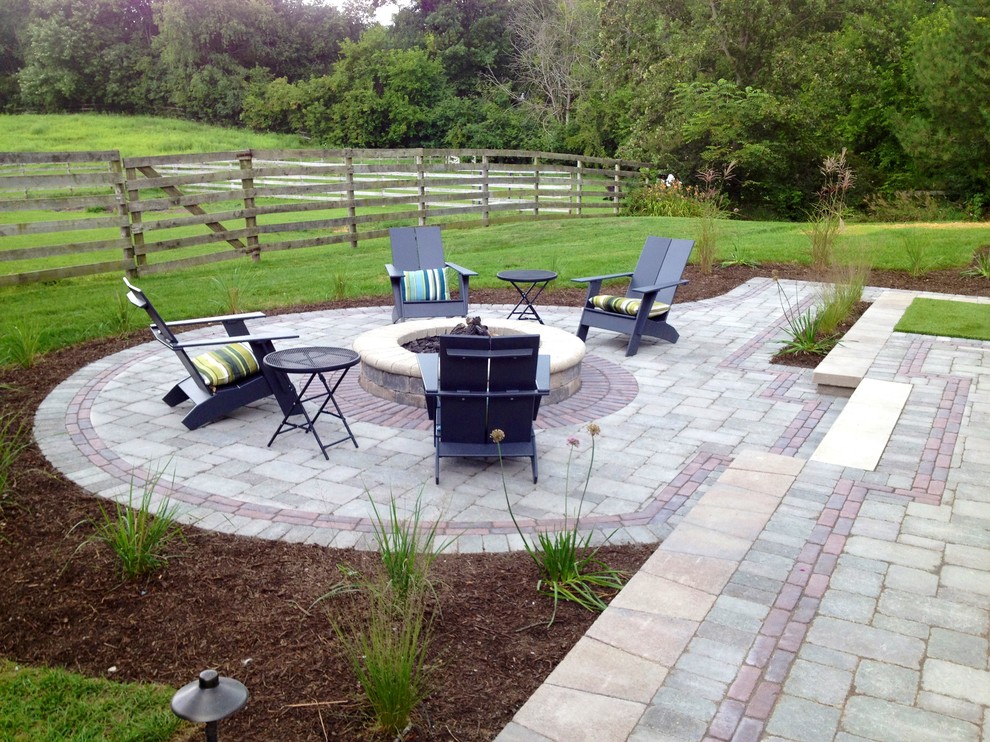Barrington Hills Entertaining Patio - Traditional - Patio - Chicago ...