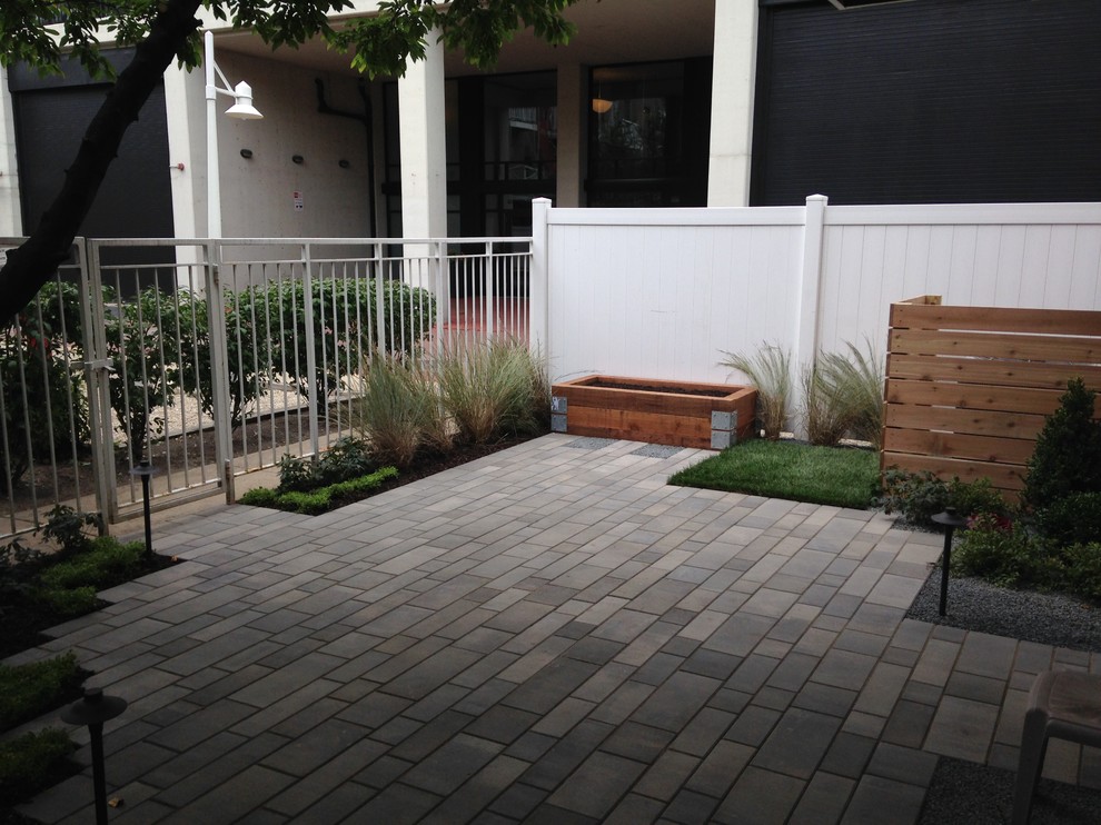 Beautiful Backyard Oasis - Modern - Patio - Chicago - by Christy Webber ...