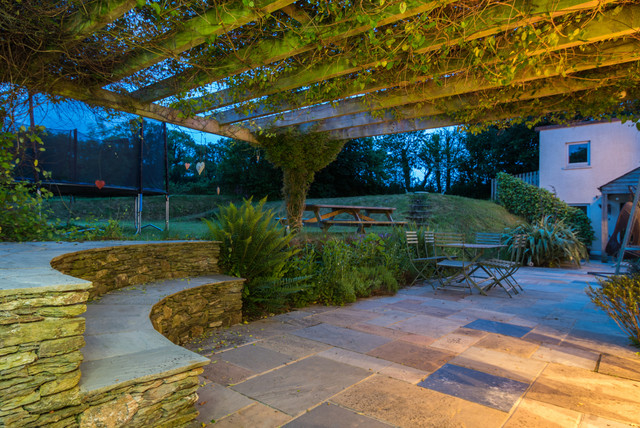 Beautiful farmhouse - Country - Courtyard - London - by Elina Päsok ...