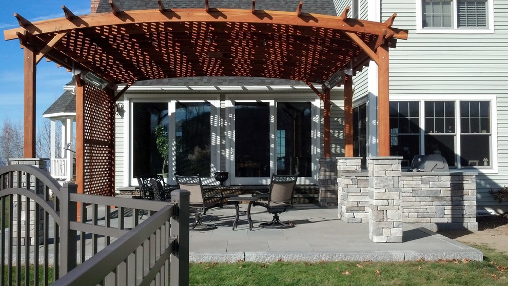 Blue-stone patio and shade pergola - Classique Chic - Terrasse et Patio ...