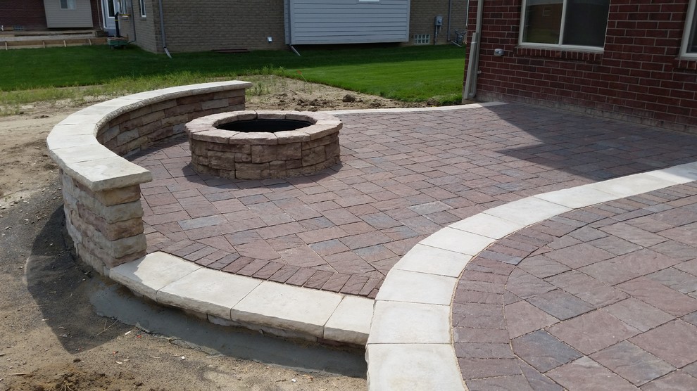 Brick Paver Patios and Landscaping Ideas - Contemporáneo - Patio ...