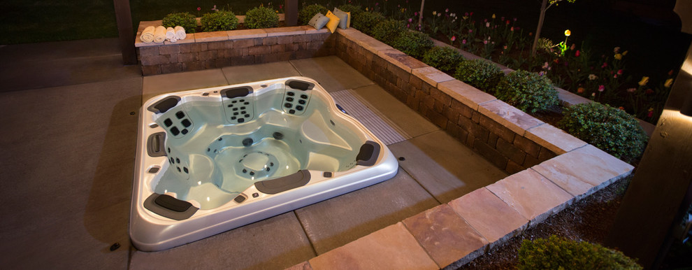 Bullfrog Spa Vault, Oasis Hot Tub & Sauna of New England - Modern ...