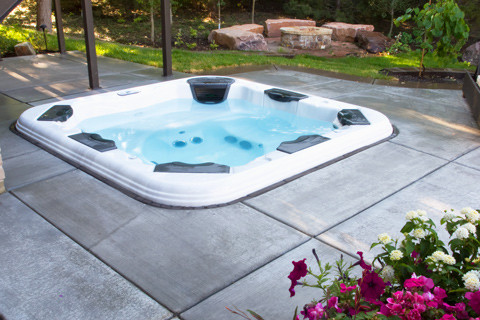 Bullfrog Spas Vault, Oasis Hot Tub & Sauna of New England - Modern ...