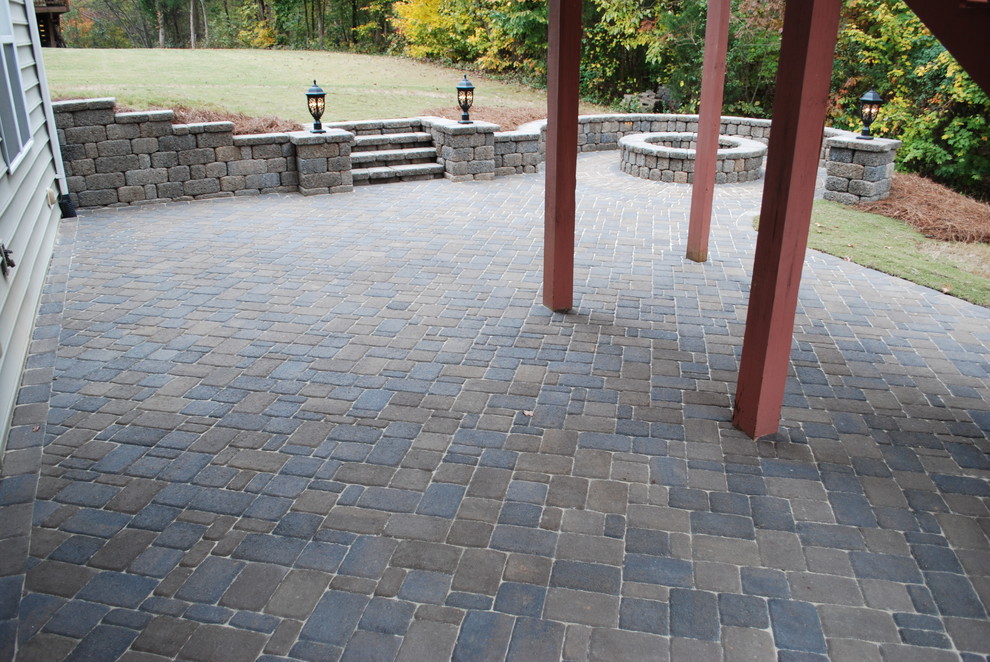 Cambridge Cobble Paver/Country Manor Wall - Traditional - Patio ...