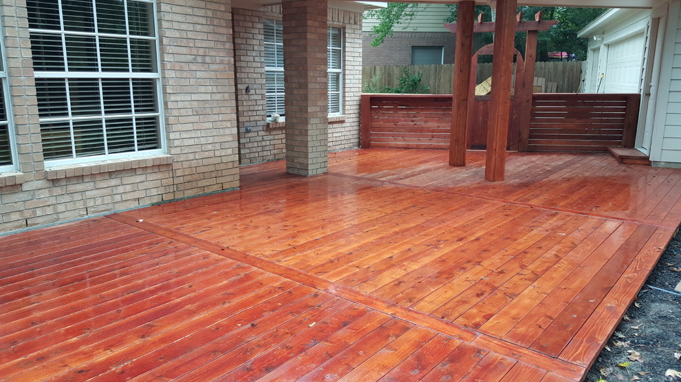 Cedar Deck and Gate with Sikkens Mahogany Stain - Clásico - Patio - Houston - de Texan Pergola ...