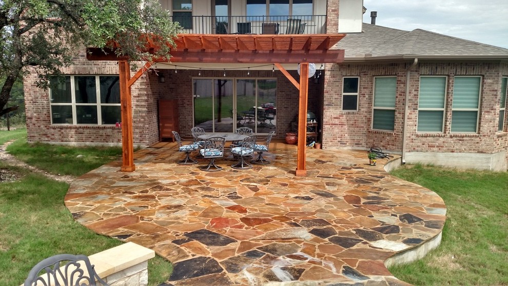 Cedar Park, TX, Flagstone Patio-Pergola-Fire-Pit Combination - サウスウェスタン ...