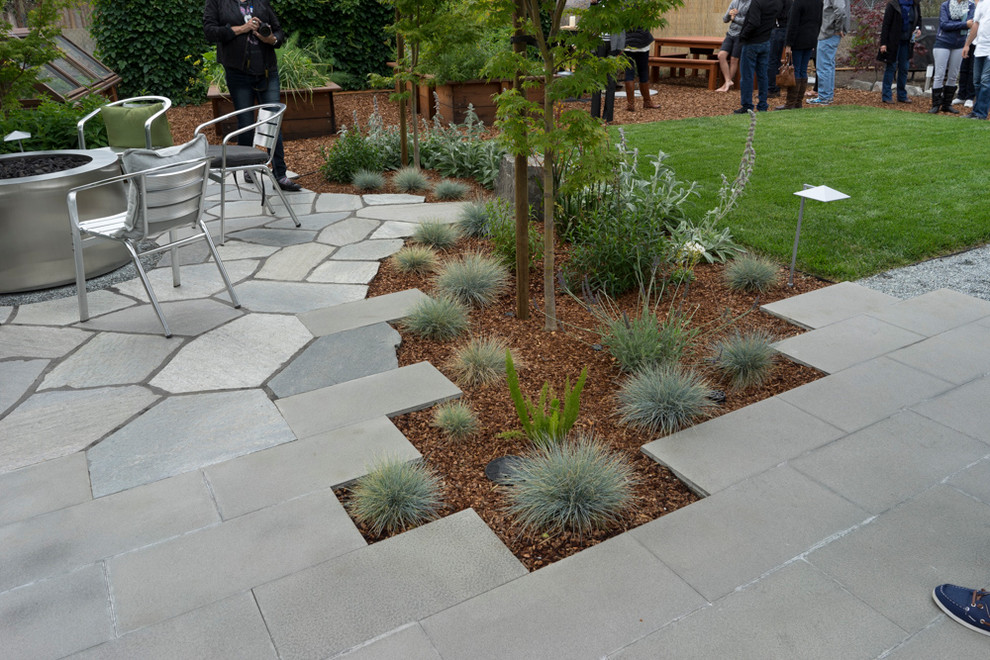 Charcoal Quartzite Flagstone and Italian Bluestone Hammered - Moderne ...