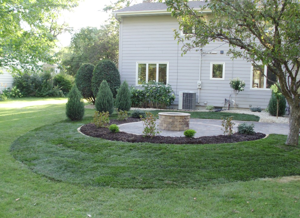 Circular Paver Patio - Patio - Minneapolis - by BARRETT LAWN CARE | Houzz