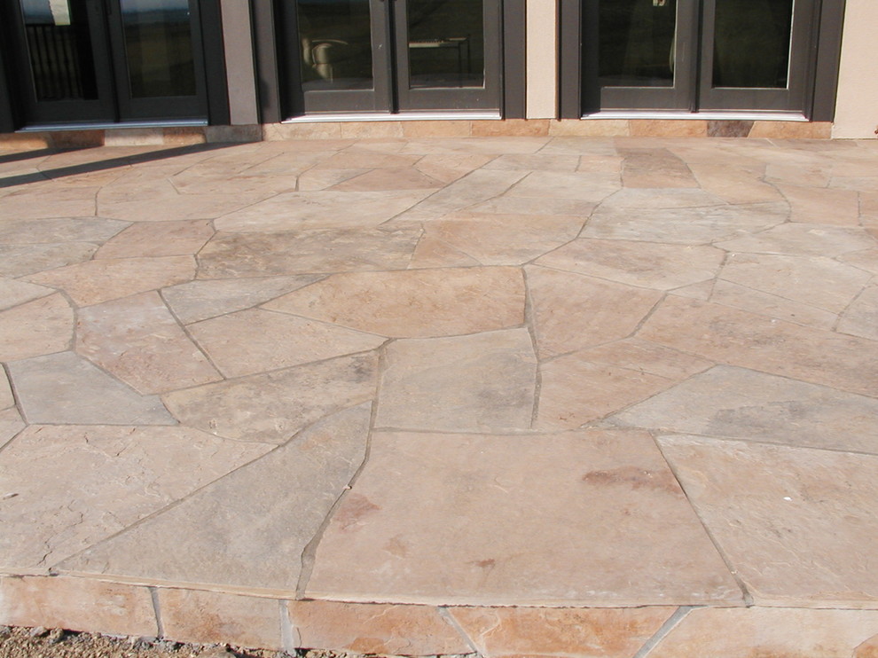 Colorado Buff Random Flagstone patio - Traditional - Patio - Denver ...